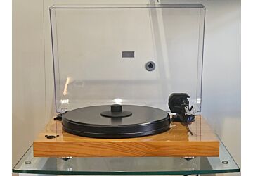 HiFi turntables from a number of brands, available at Hifi Gear